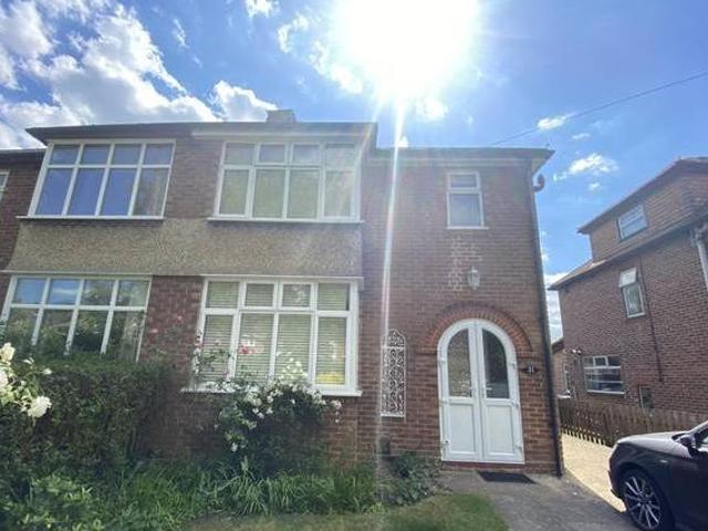 3 bedroom semidetached house for rent in Windsor Road CB4