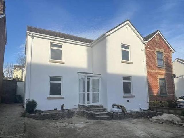 3 bedroom semidetached house for rent in Woking Road Poole BH14