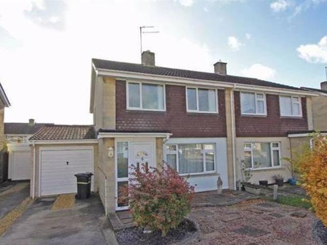 3 bedroom semidetached house for rent in Woodhayes Road Frome Frome BA11
