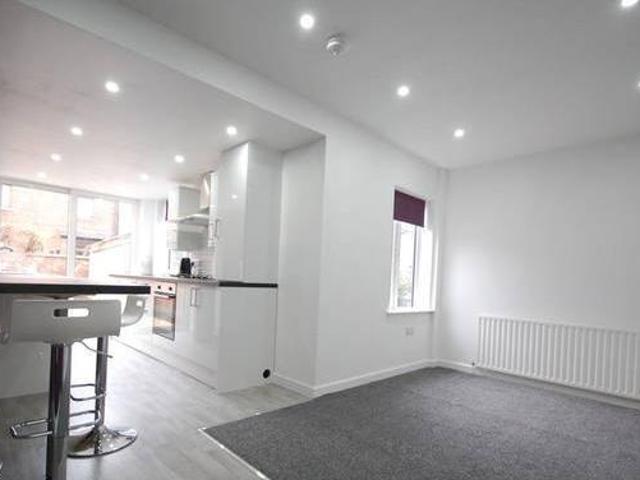 3 bedroom semidetached house for rent in 17 Houseman Place FY4