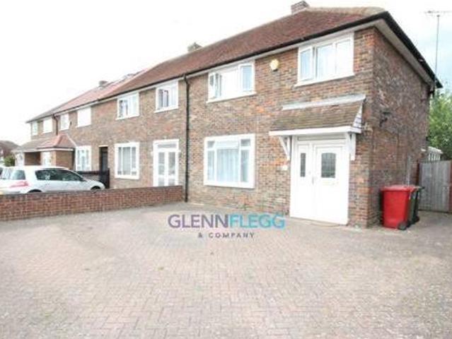 3 bedroom semidetached house for rent in 12 Months only Trelawney Avenue Langley SL3