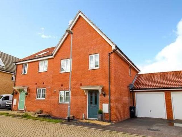 3 bedroom semidetached house for sale in Magpie Chase Stanway Colchester CO3 CO3