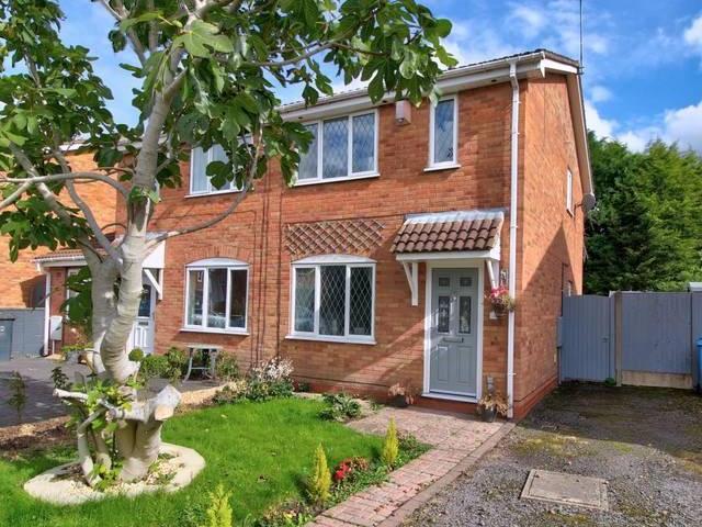 3 bedroom semidetached house for sale in Mallory Road Wolverhampton WV6