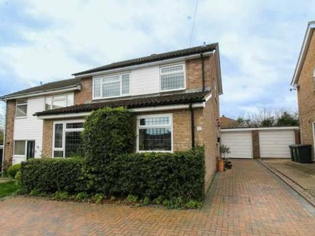 3 bedroom semidetached house for sale in Newnham Close Hartford PE29