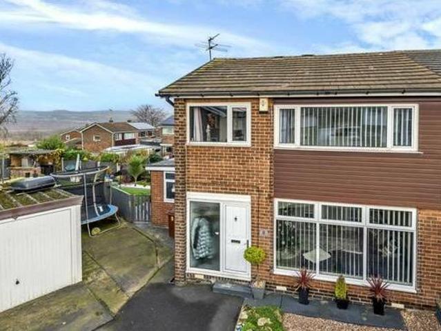 3 bedroom semidetached house for sale in Northwood Park Woodlesford Leeds West Yorkshire LS26