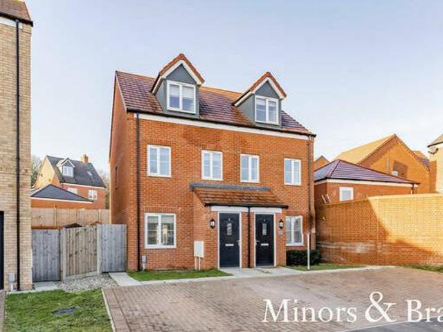 3 bedroom semidetached house for sale in Oakwood Drive Hellesdon NR6