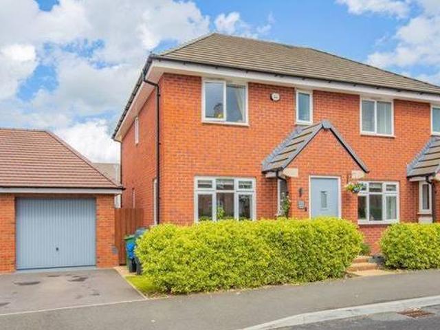 3 bedroom semidetached house for sale in Augustus Avenue Keynsham BS31