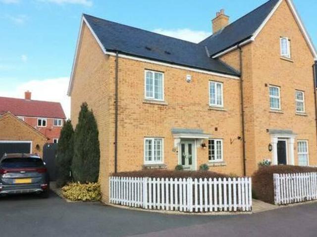 3 bedroom semidetached house for sale in Ash Tree Covert Silsoe MK45 4GN MK45