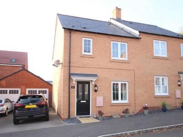 3 bedroom semidetached house for sale in Aspen Way Silsoe Bedfordshire MK45 MK45