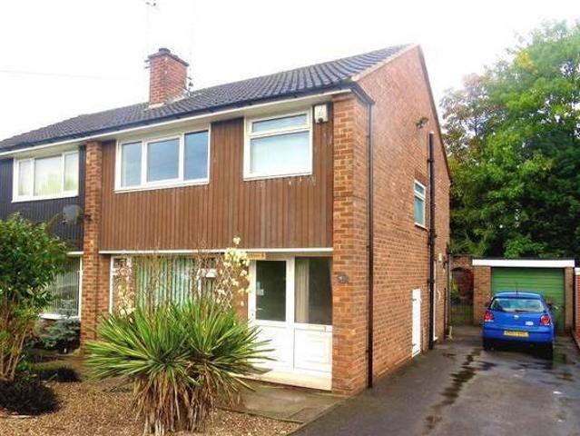 3 bedroom semidetached house for sale in Barnfield Wilford NOTTINGHAM NG11