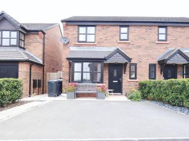 3 bedroom semidetached house for sale in Bee Fold Lane Manchester M46 M46