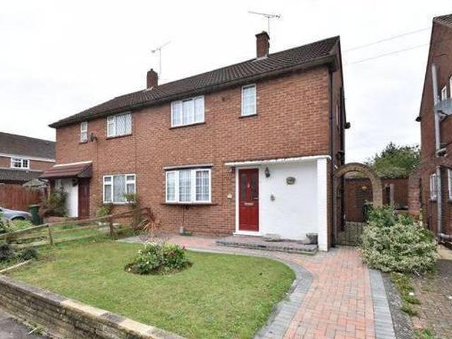 3 bedroom semidetached house for sale in Birdsfoot Lane Luton LU3