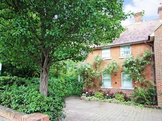 3 bedroom semidetached house for sale in Blakeney Fields Great Shefford RG17