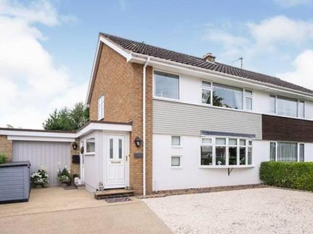 3 bedroom semidetached house for sale in Bramley Garth York YO31 YO31