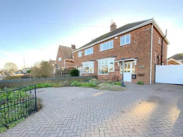 3 bedroom semidetached house for sale in Carr Lane Grimsby DN32