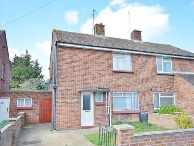 3 bedroom semidetached house for sale in Cloes Lane ClactonOnSea CO16