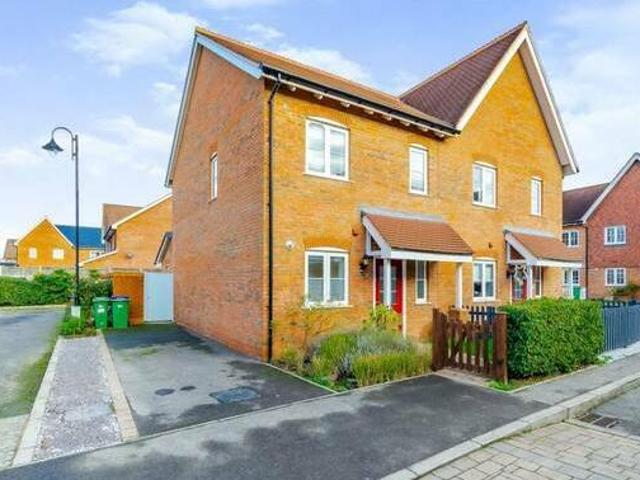 3 bedroom semidetached house for sale in Cook Way Horsham RH12