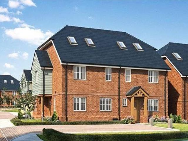 3 bedroom semidetached house for sale in Colemansmoor Road Woodley Reading RG5