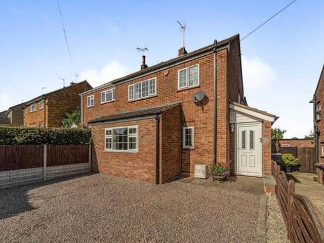 3 bedroom semidetached house for sale in Commons Lane Hitchin SG4