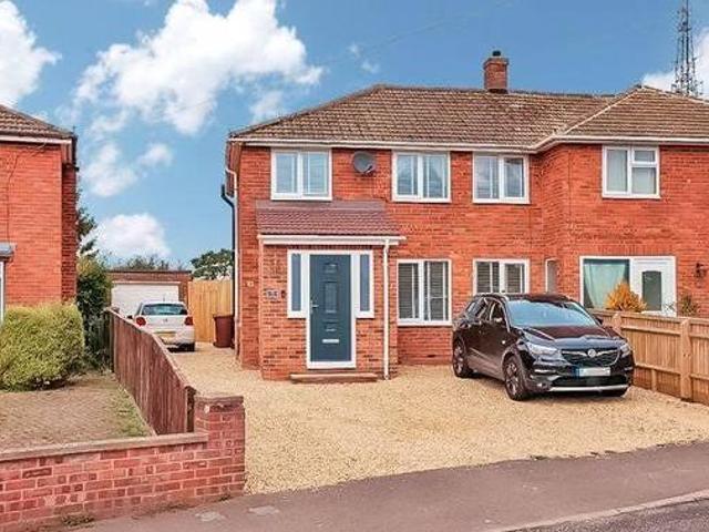 3 bedroom semidetached house for sale in Cromwell Way KIDLINGTON OX5