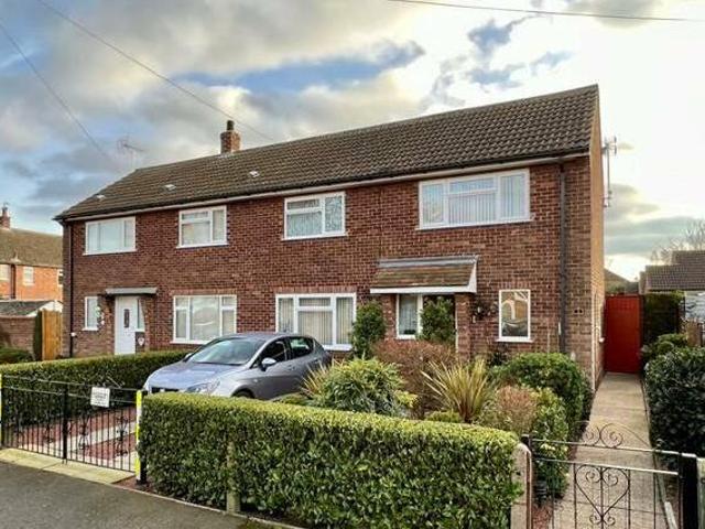 3 bedroom semidetached house for sale in Crow Park Avenue SuttononTrent NG23