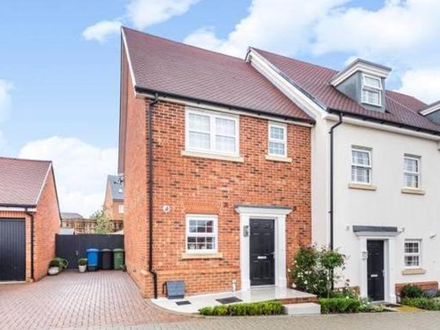 3 bedroom semidetached house for sale in De Montfort Square Odiham Hook RG29 RG29