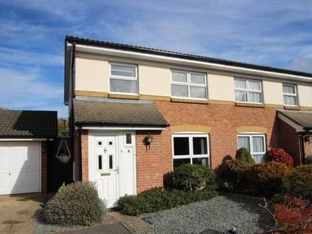 3 bedroom semidetached house for sale in Eisenberg Close Baldock SG7