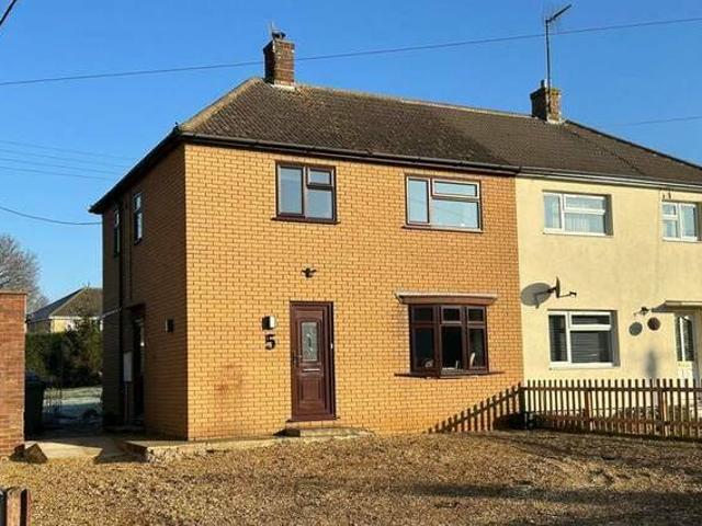 3 bedroom semidetached house for sale in Elizabeth Avenue Downham Market PE38