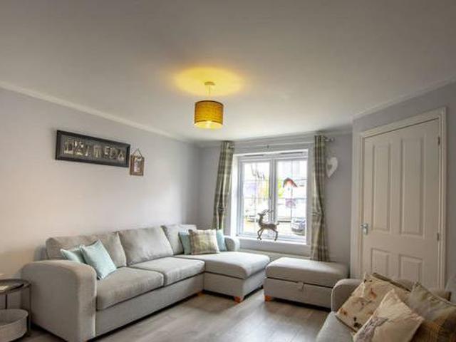 3 bedroom semidetached house for sale in Fairlands Grove Auckley Doncaster DN9