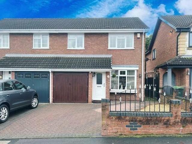3 bedroom semidetached house for sale in Farmer Way Tipton DY4