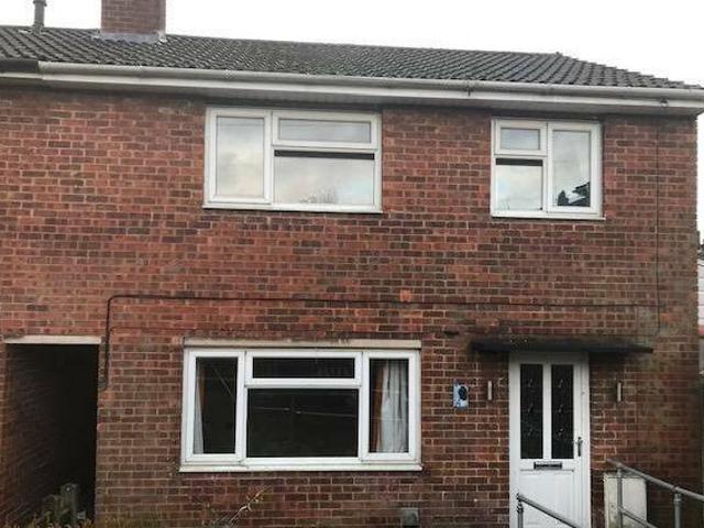 3 bedroom semidetached house for sale in Field Way Newhall DE11