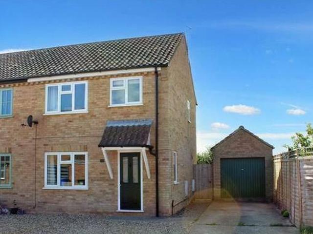 3 bedroom semidetached house for sale in Fieldview Close Reydon Southwold Suffolk IP18
