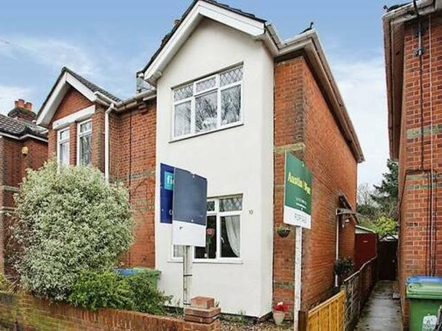 3 bedroom semidetached house for sale in Fort Road Southampton Hampshire SO19