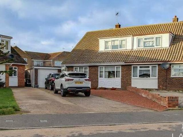 3 bedroom semidetached house for sale in Gatefield Close Walton On The Naze CO14
