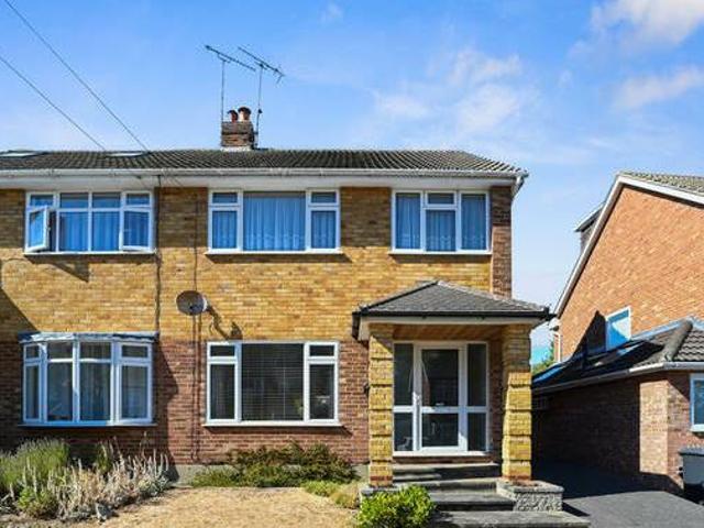3 bedroom semidetached house for sale in Glebe Crescent Broomfield CM1
