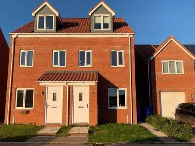 3 bedroom semidetached house for sale in Harrow Drive Bury St Edmunds IP28