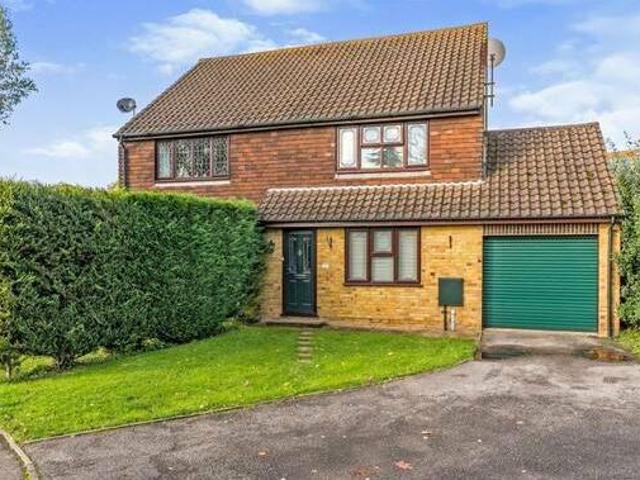 3 bedroom semidetached house for sale in Harvesters Way Weavering Maidstone ME14