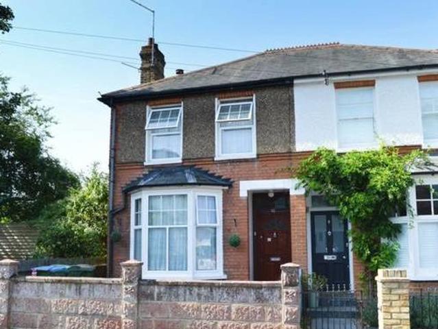 3 bedroom semidetached house for sale in Harvey Road WaltononThames KT12