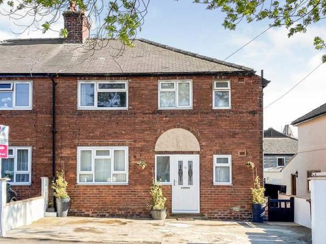 3 bedroom semidetached house for sale in Hawthorn Avenue Yeadon Leeds LS19