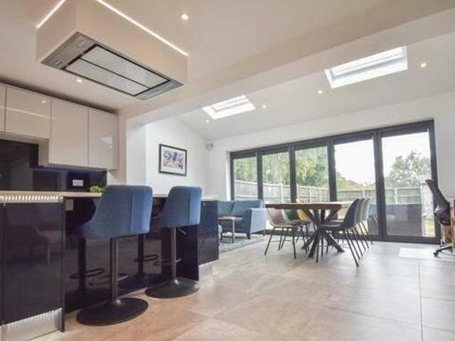 3 bedroom semidetached house for sale in Hatfield Crescent Bedford MK41