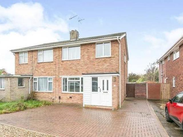 3 bedroom semidetached house for sale in Havering Close Colchester CO4