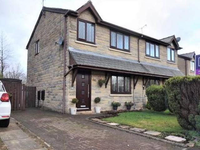 3 bedroom semidetached house for sale in Highfield Park Haslingen BB4 BB4