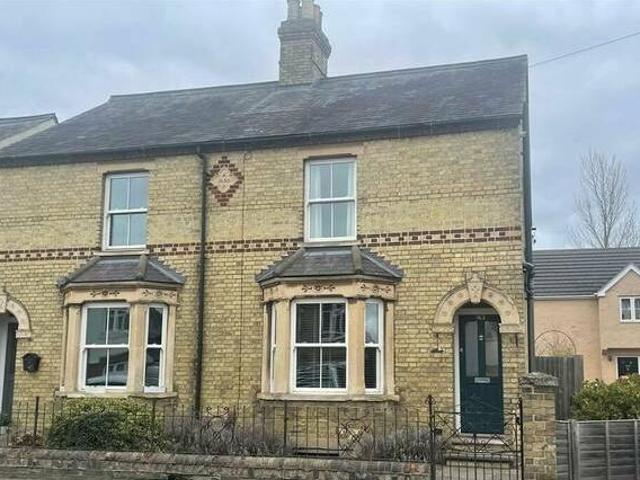 3 bedroom semidetached house for sale in Hitchin Street Biggleswade SG18