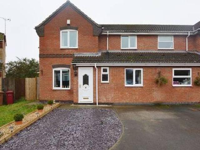 3 bedroom semidetached house for sale in Holly Close Scunthorpe DN16
