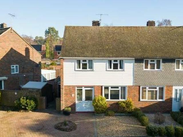 3 bedroom semidetached house for sale in Inhurst Way Tadley RG26 4DF RG26