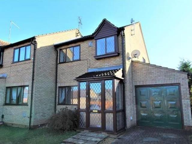 3 bedroom semidetached house for sale in Kelburn Close East Hunsbury Northampon NN4 NN4