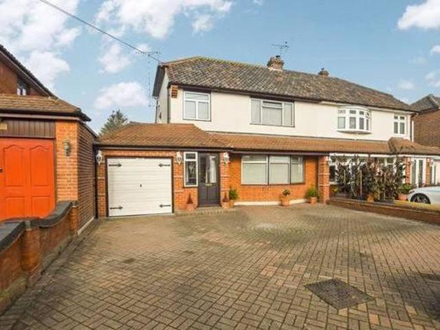3 bedroom semidetached house for sale in Kenwood Road Corringham SS17