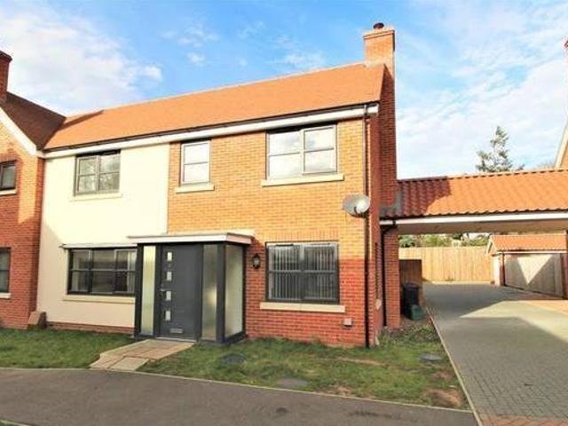 3 bedroom semidetached house for sale in Kiln Road Ardleigh CO7 7FE CO7
