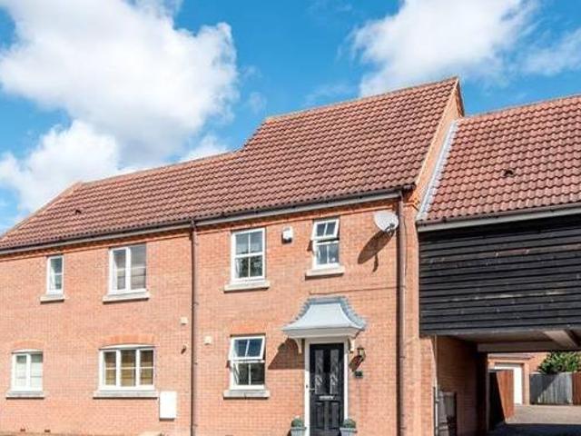 3 bedroom semidetached house for sale in Kingfisher Road Shefford Bedfordshire SG17
