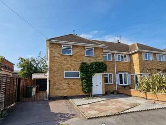 3 bedroom semidetached house for sale in Lyngate Avenue Birstall LE4